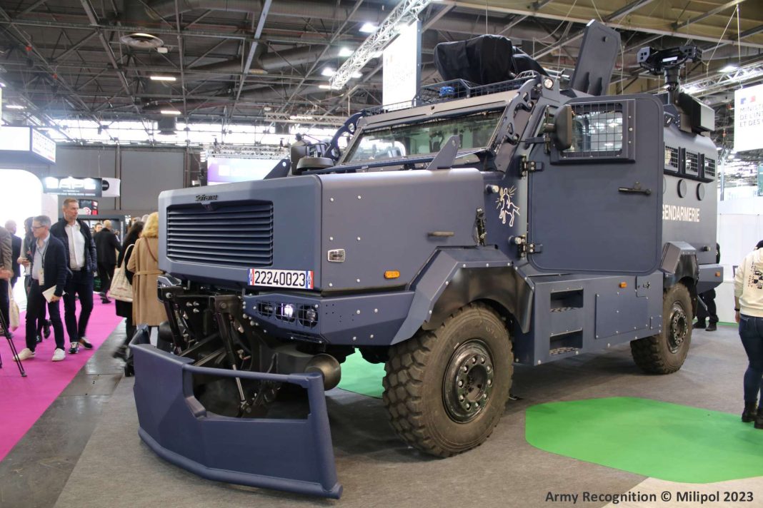 France deploys 16 additional Centaure armoured vehicles in New ...